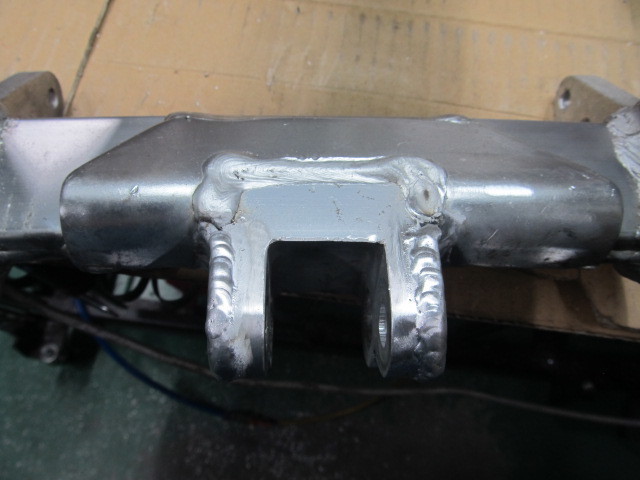 オートバイアルミフレーム、リアサスリンク取り付け部クラック溶接修理、補強プレート溶接。TIGアルゴンアルミ溶接、スズキRGV250ガンマ。東海 ...